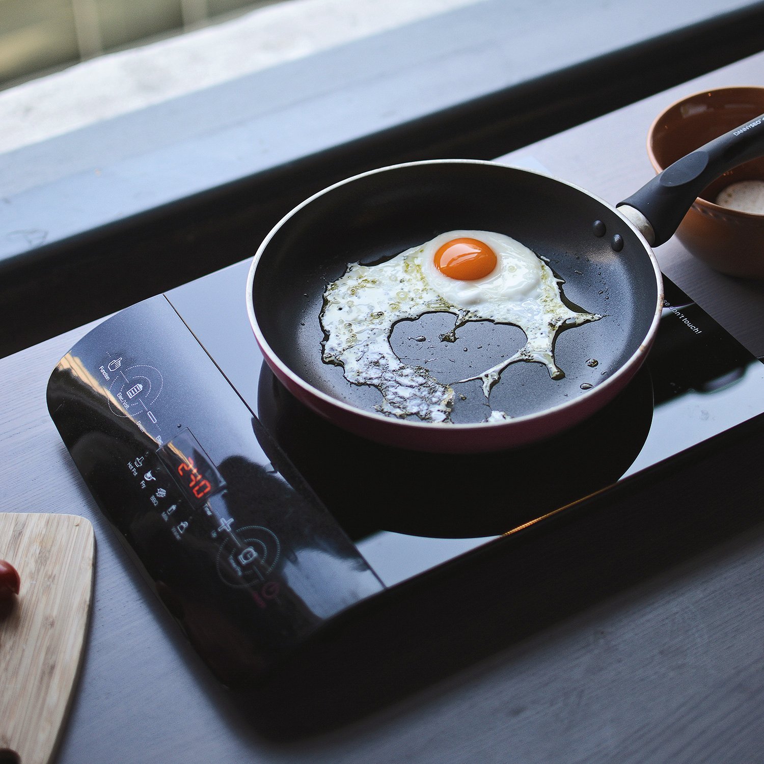 Touch & Cook with KitchenPRO HK3101 Portable Induction Countertop